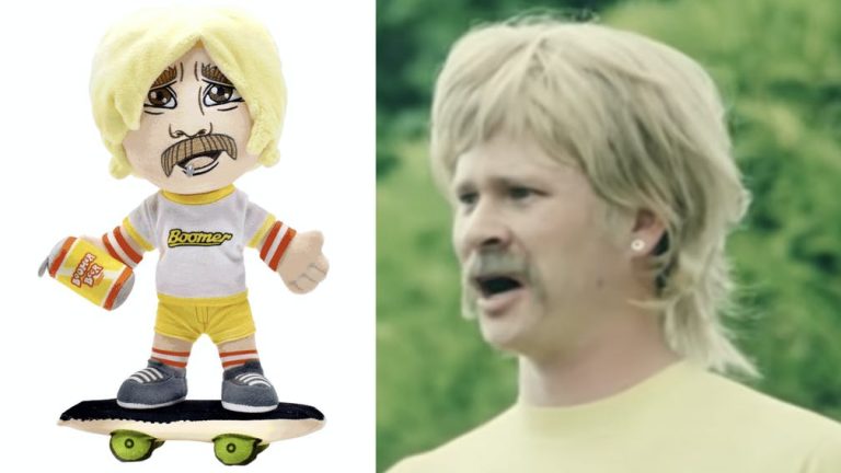 Blink-182前主唱Tom DeLonge推個人玩偶，重現〈First Date〉MV迷因片段 | 樂手巢 YSOLIFE