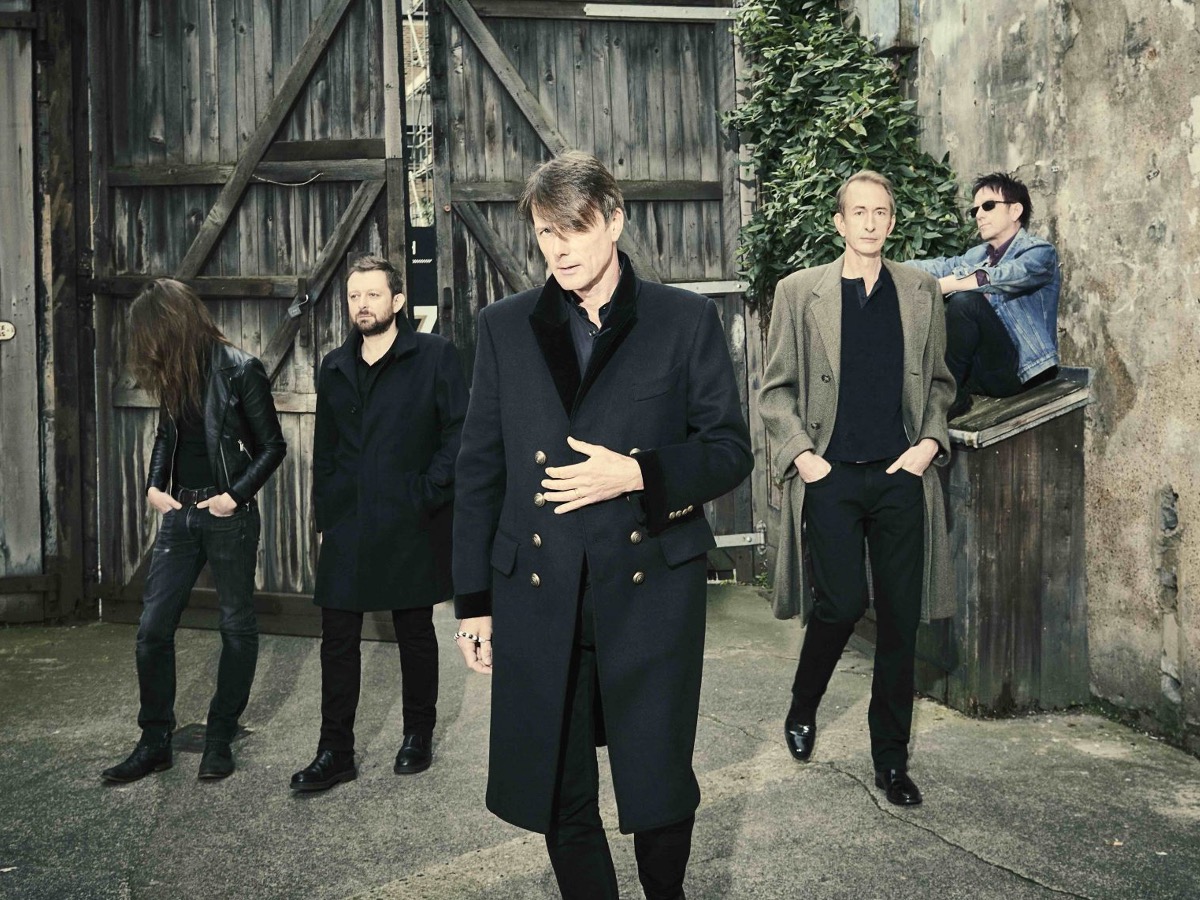 獨家專訪｜Suede 中年依舊頹美，《Autofiction》重返成名前的純粹 | 樂手巢 YSOLIFE