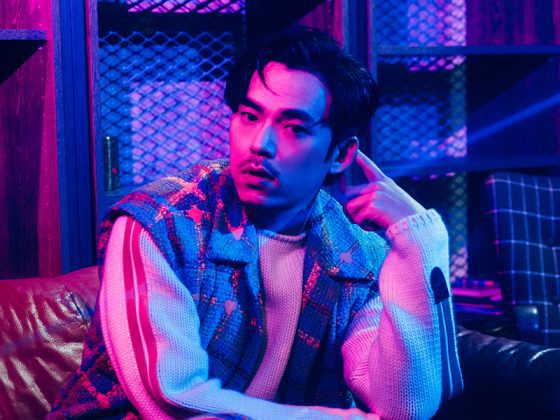 HUSH 本位演出《娛樂自己》，直搗私密內心：「展示自己是不羞恥的事」 | 樂手巢 YSOLIFE