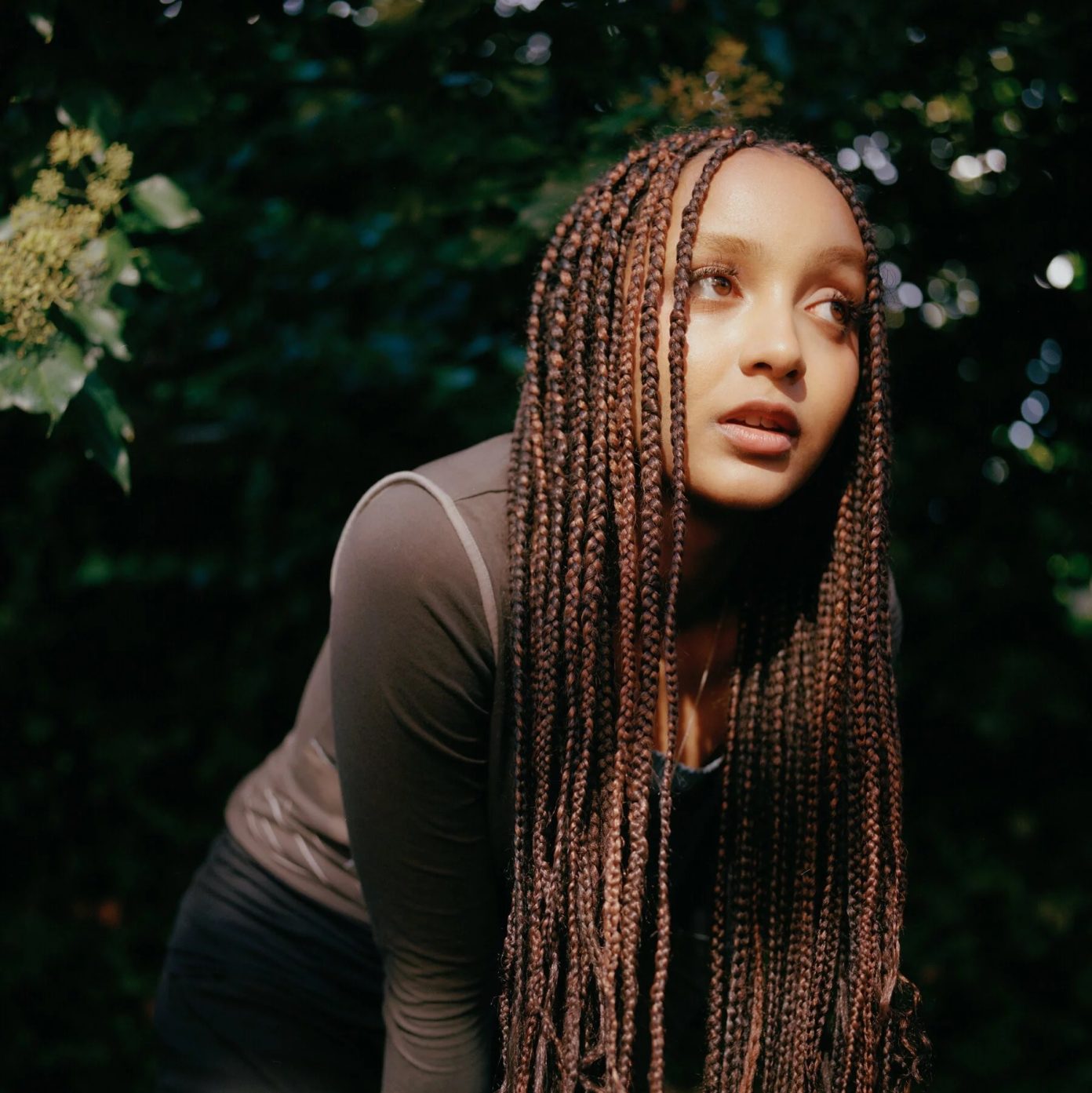 連 Coldplay 都翻唱她的歌！英國最強新人王 PinkPantheress 全面攻占次世代 | 樂手巢 YSOLIFE