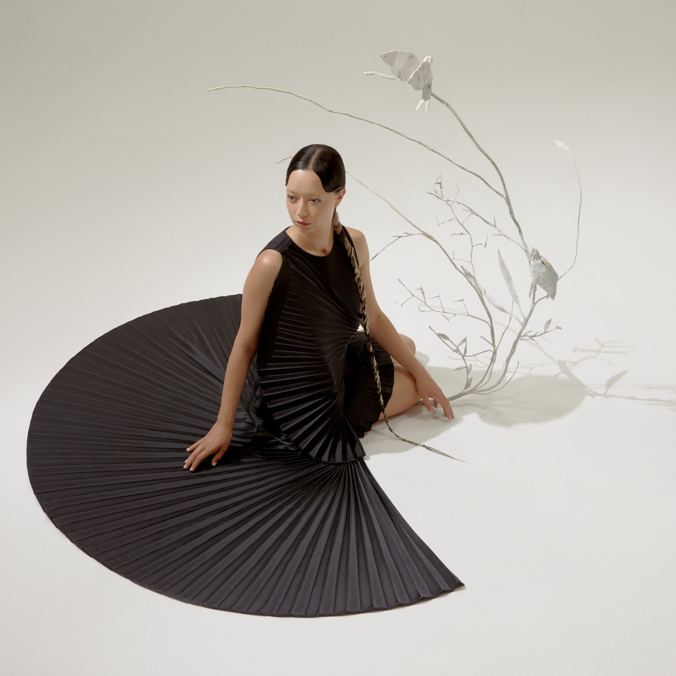 社會的困擾與拉扯，亞裔歌手 Lucinda Chua 新曲〈An Ocean〉唱出歸屬感的遍尋 | 樂手巢 YSOLIFE