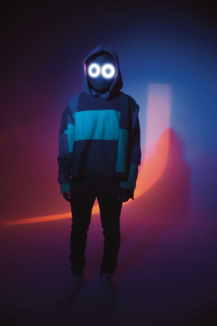 專訪｜蒙面卻真誠的反差魅力！20歲烏克麗麗玩家 BoyWithUke 唱出你的孤寂共鳴 | 樂手巢 YSOLIFE