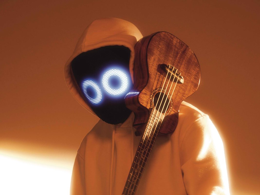 專訪｜蒙面卻真誠的反差魅力！20歲烏克麗麗玩家 BoyWithUke 唱出你的孤寂共鳴 | 樂手巢 YSOLIFE