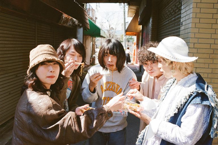 首張 EP 收錄獻給台灣夜市的浪漫情歌，日本樂團 Cody・Lee(李) 特地來台拍 MV | 樂手巢 YSOLIFE