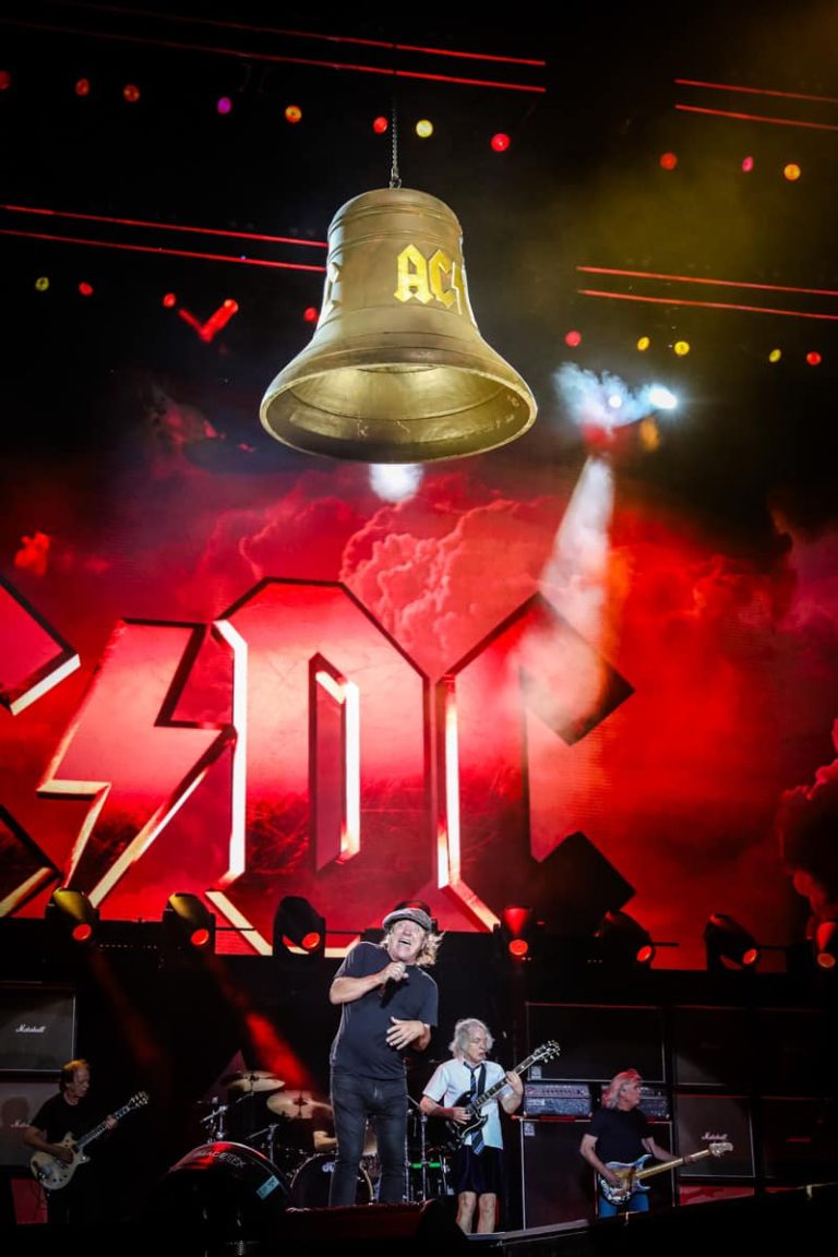 AC/DC 王者回歸！睽違7年首登音樂節，Brian Johnson 霸氣開唱 | 樂手巢 YSOLIFE