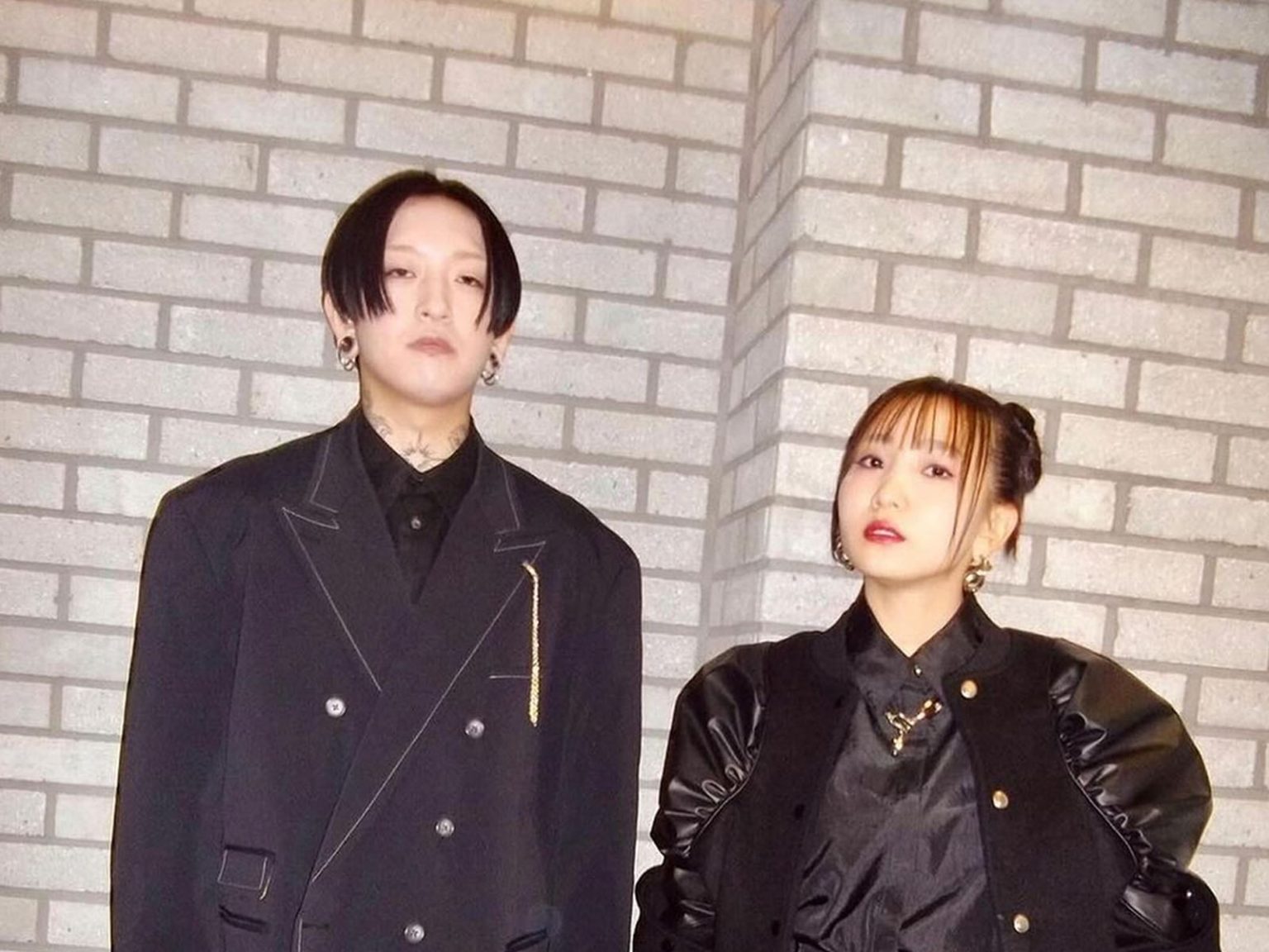 與真正的 idol 一起唱《Idol》：YOASOBI 紅白舞台，ikura 一身演出服其實來自台灣 | 樂手巢 YSOLIFE