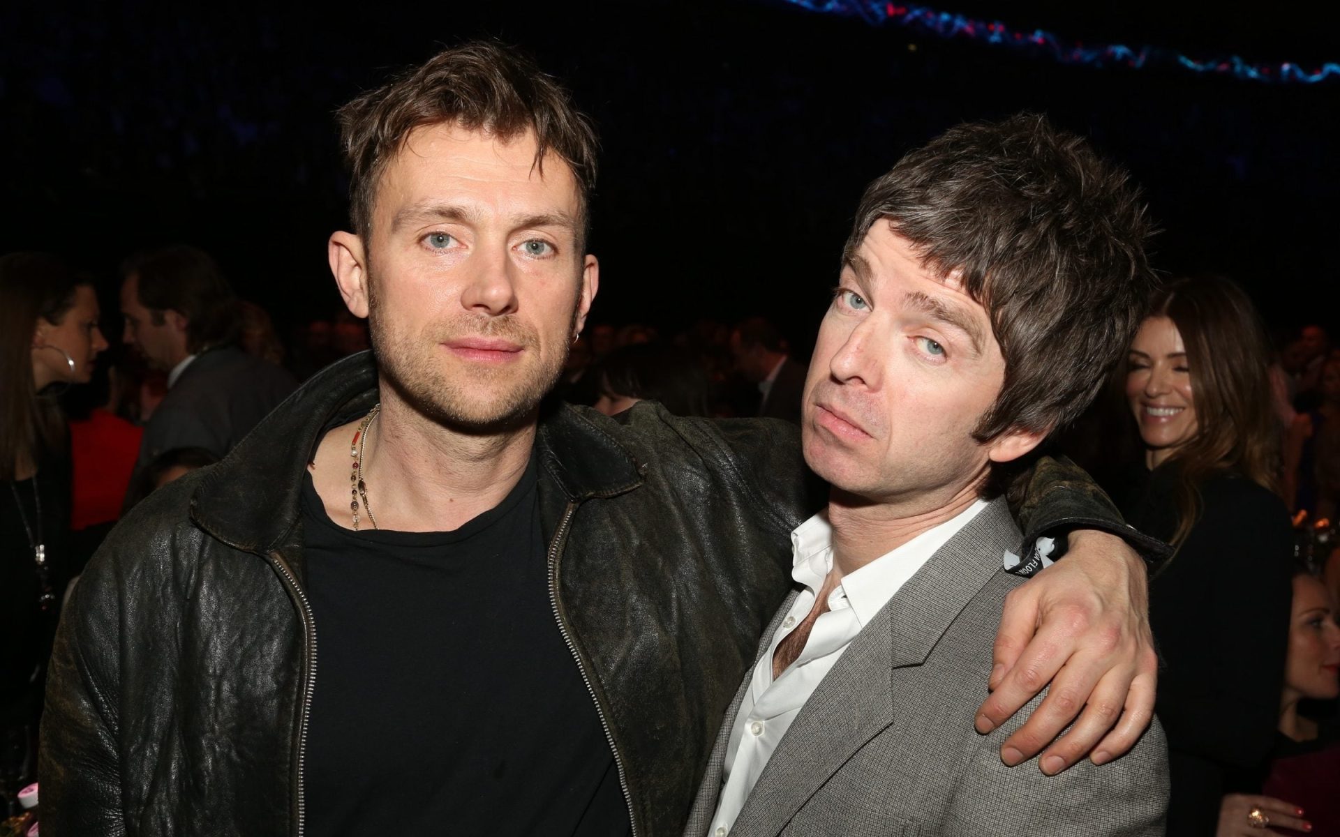 Noel 與 Damon Albarn 派對哥倆好，親弟 Liam 開酸：一群討厭鬼 | 樂手巢 YSOLIFE