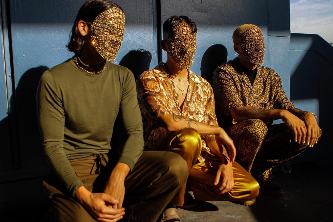 「最好的解釋就是不解釋。」神祕蒙面三人組 Glass Beams，迷幻太空史詩原產地來自印度和墨爾本！ | 樂手巢 YSOLIFE