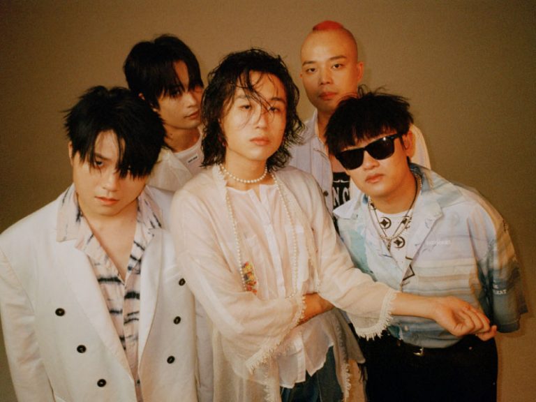 北京 Hyper Pop 樂團花牆FancyWall 攜手金曲製作團隊莊鈞智、Everydaze 推新輯《轉子心》 | 樂手巢 YSOLIFE