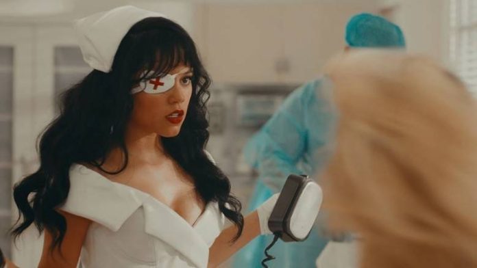 Sabrina Carpenter 攜星期三相愛相殺，〈Taste〉MV 致敬《追殺比爾》展現黑色幽默！ | 樂手巢 YSOLIFE