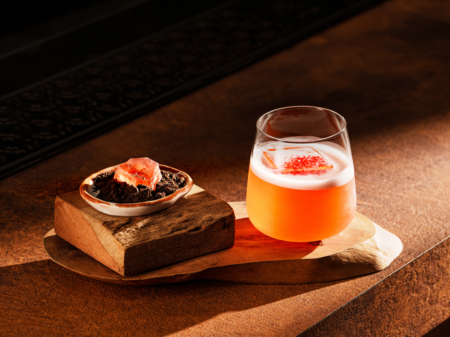 露波合唱團、質感流氓「喝」起來是什麼味道？「轉音」沉浸式策展把6首歌變成了限定調酒 | 樂手巢 YSOLIFE