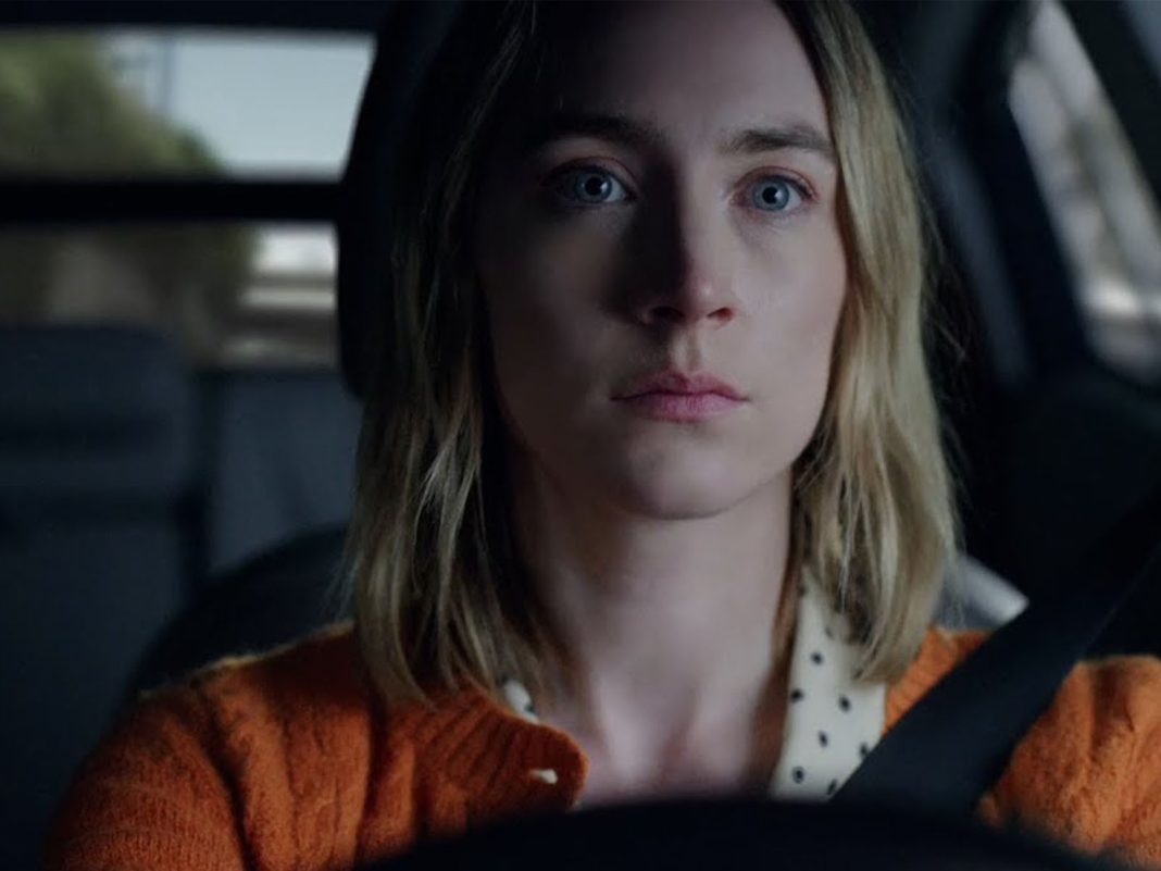 等了近50年！瑟夏羅南出演 Talking Heads〈Psycho Killer〉新 MV ，主唱大讚傑作 | 樂手巢 YSOLIFE